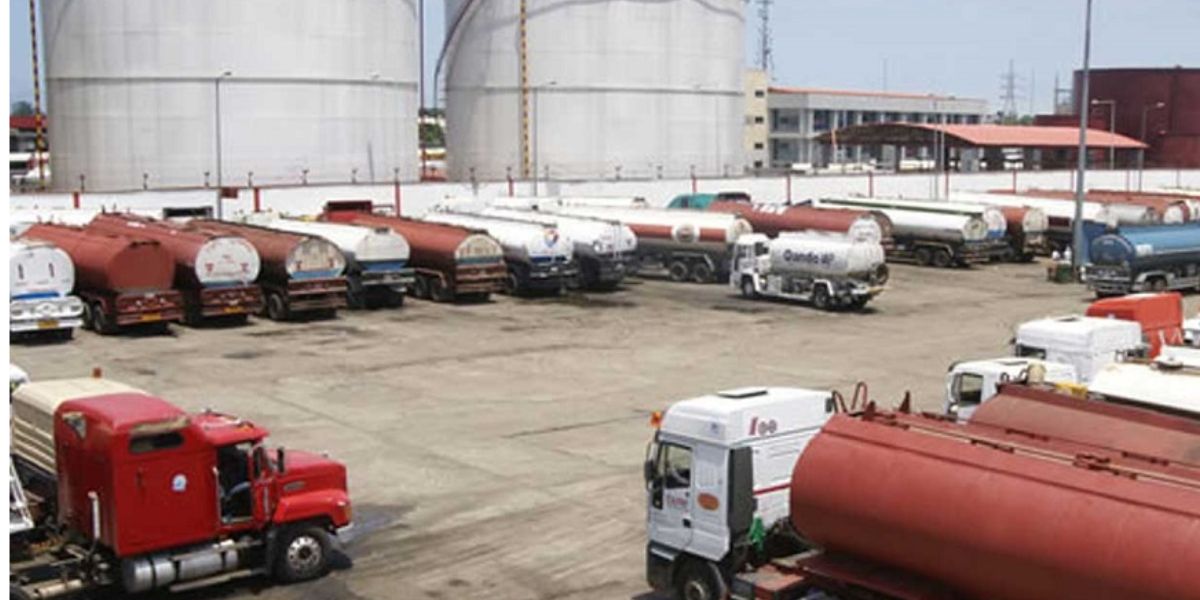 BREAKING: Fuel price hike looms as depot owners increase petrol price to N950/litre in Nigeria ...